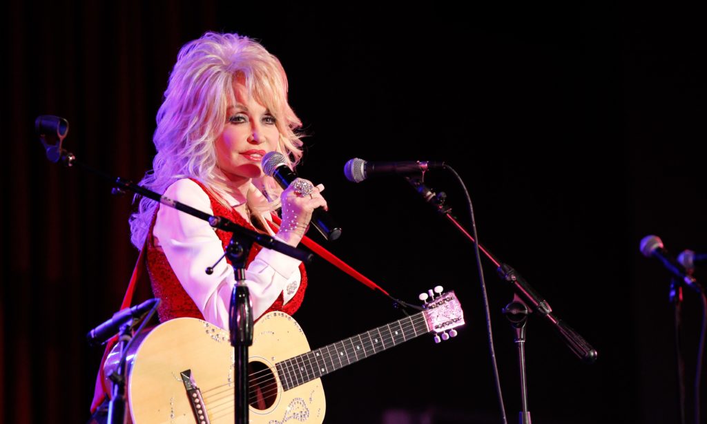 Dolly Parton Shares Famous Cinnamon Bread Recipe - Mix 96