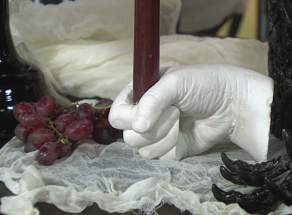 These DIY Zombie Hands are a Total Show Stopper - Studio 5