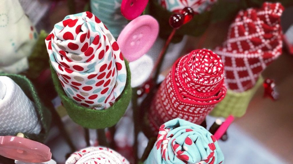 Make a Fat Quarter Valentines Flower Bouquet - Studio 5