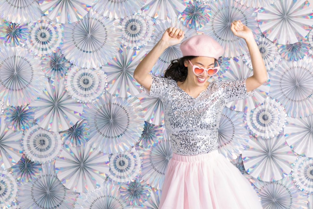 How to Make Show Stopping Paper Party Backdrops - Studio 5