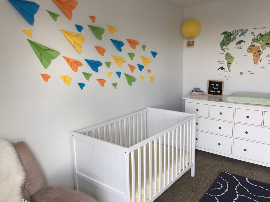 Make these cute paper airplanes for a kid's room with colored paper ...