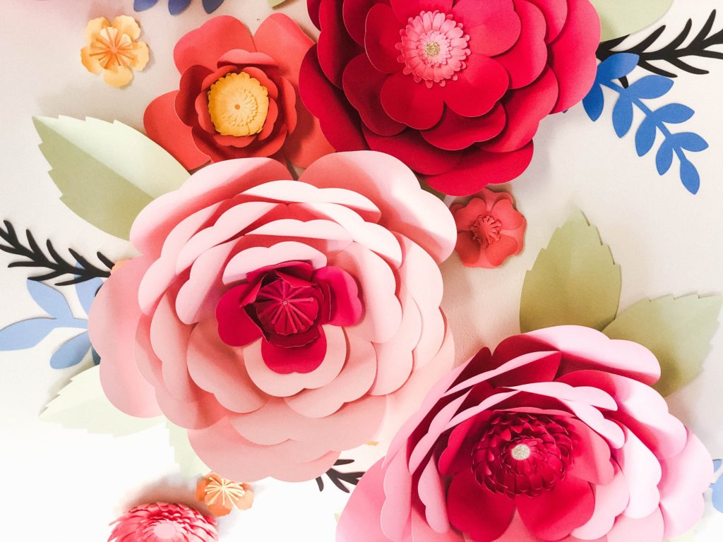Giant Paper Flowers: You won't believe how easy this project is...