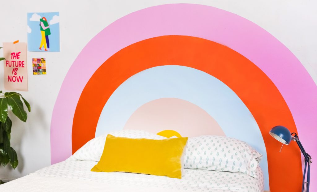 We're swooning over this rainbow headboard! Here's how to create it...