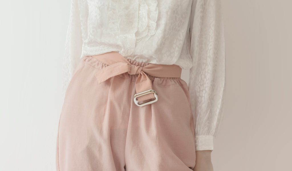 5 Flattering Ways to Style Paper Bag Pants - Studio 5