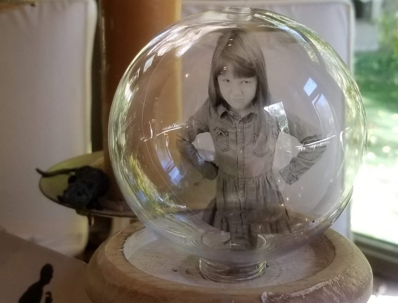 Bring the Halloween special effects home! These easy DIY crystal balls ...