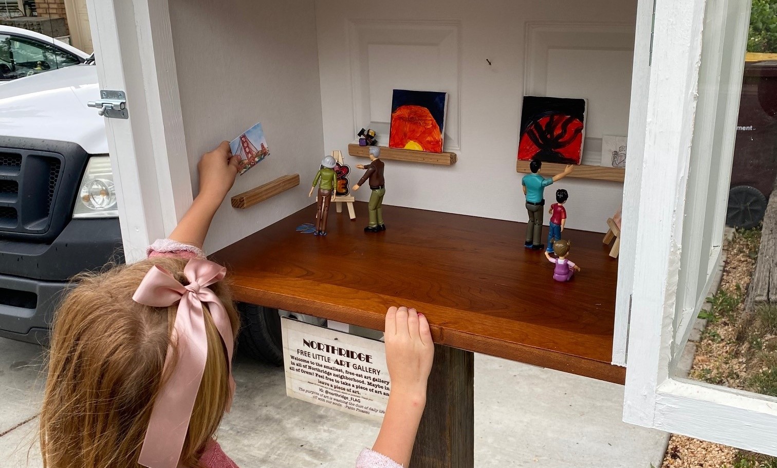 Little Library? Try Little Art Gallery! The take-one-leave-one trend ...