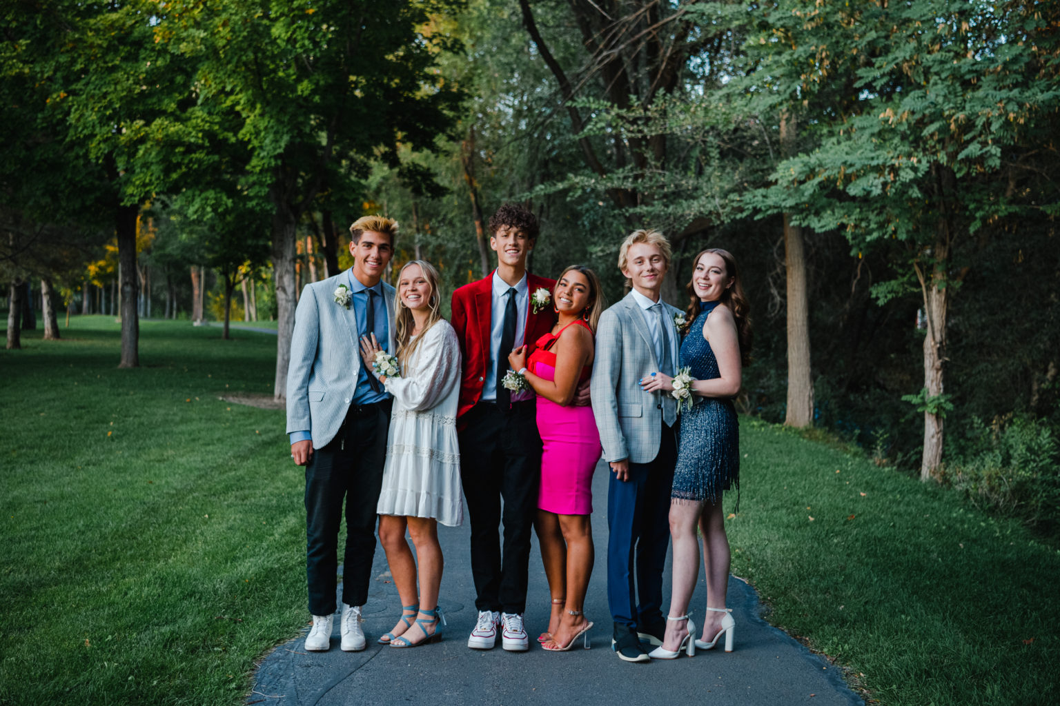 Got a high schooler? Take the best, post-able dance photos with these 7 ...