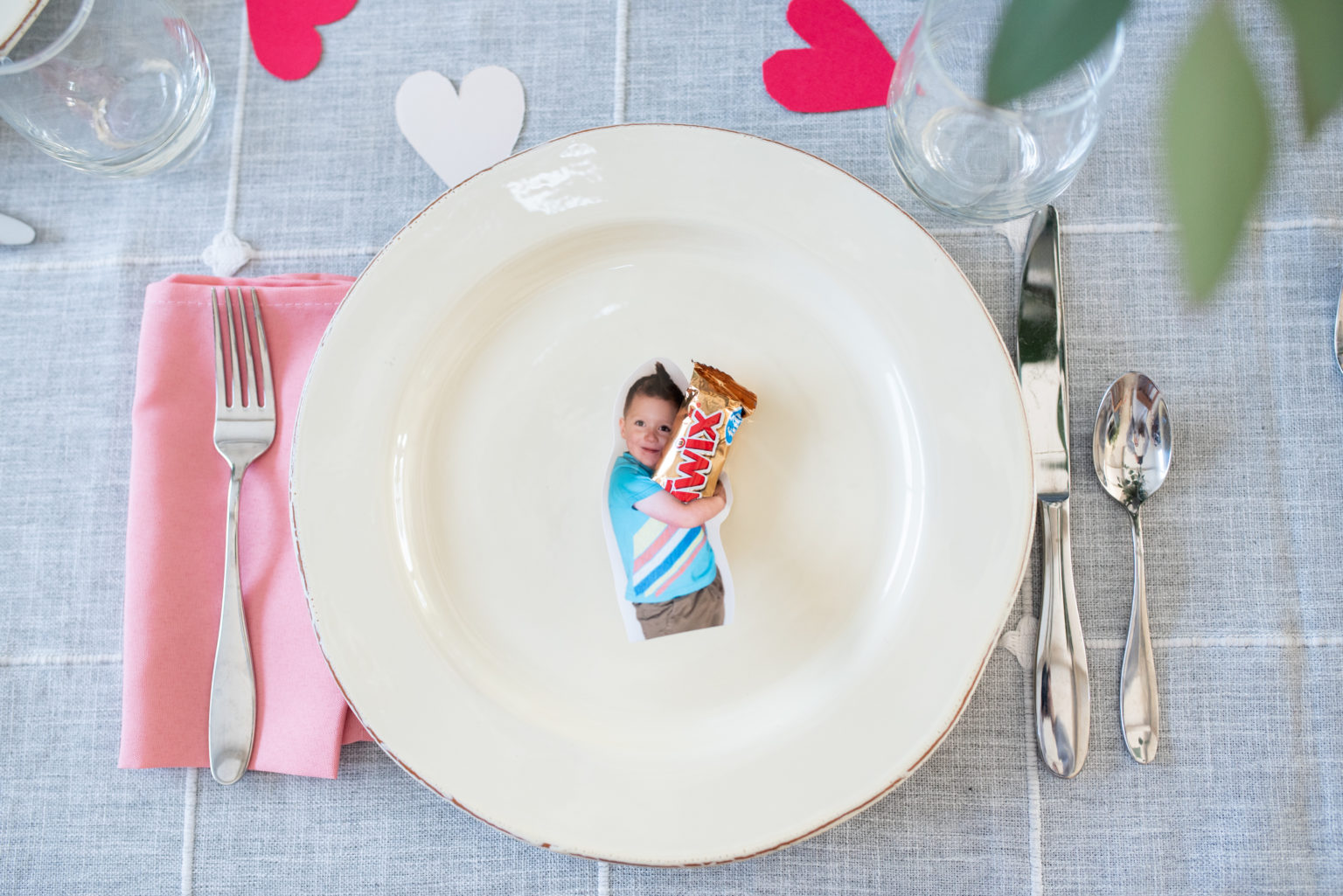 Use your camera roll to make Valentine's dinner décor! Try these four ...