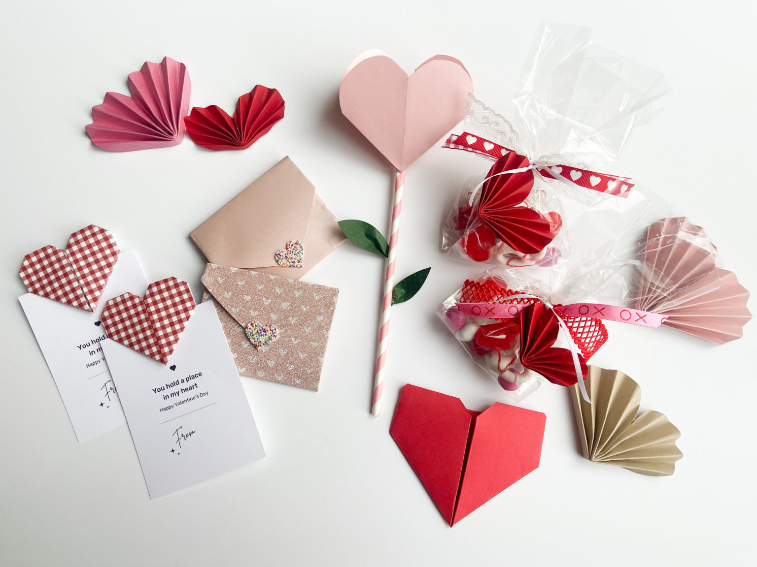 5 paper hearts, tons of classroom valentines! Here are the easy ...