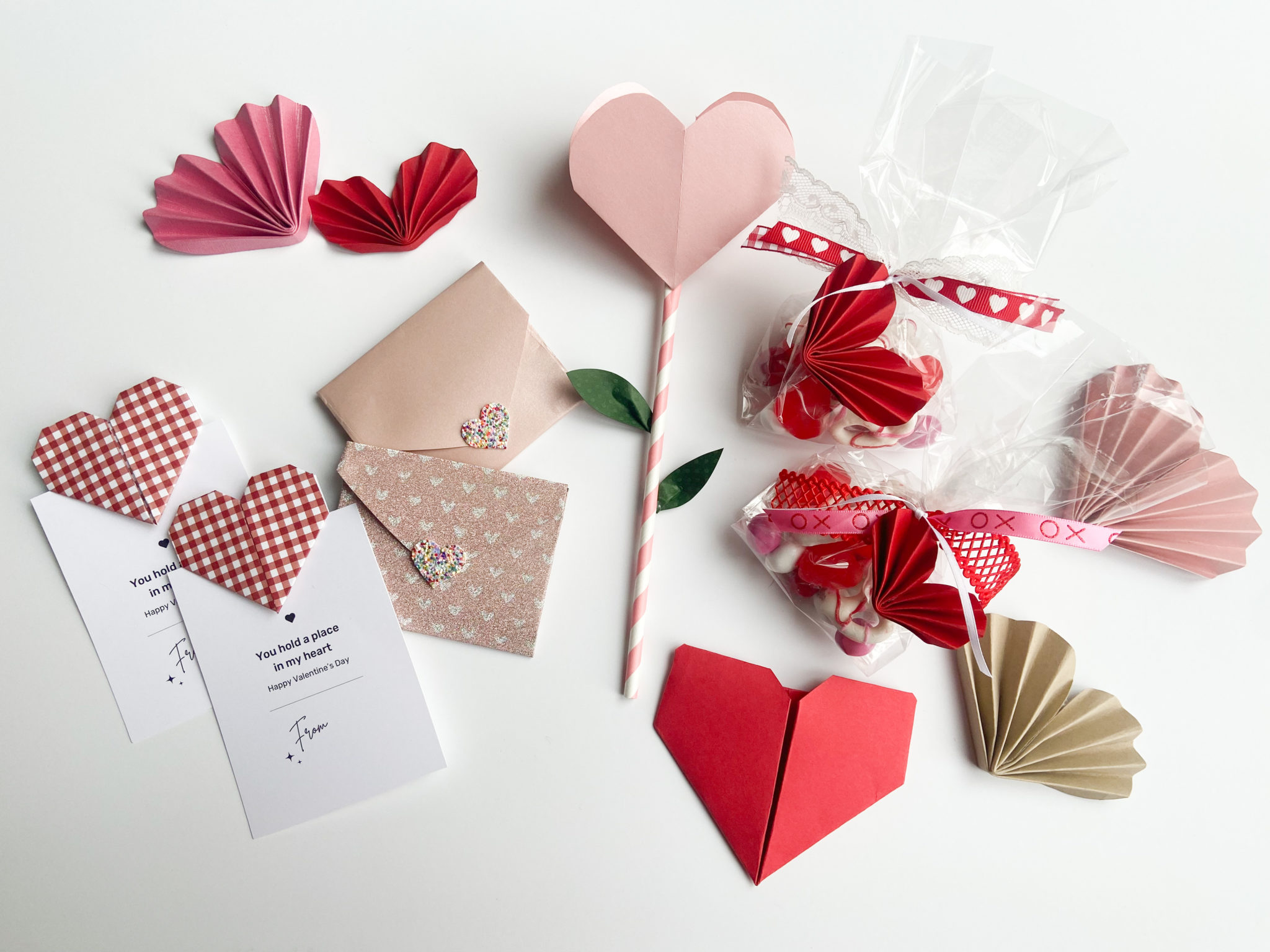 5 paper hearts, tons of classroom valentines! Here are the easy ...