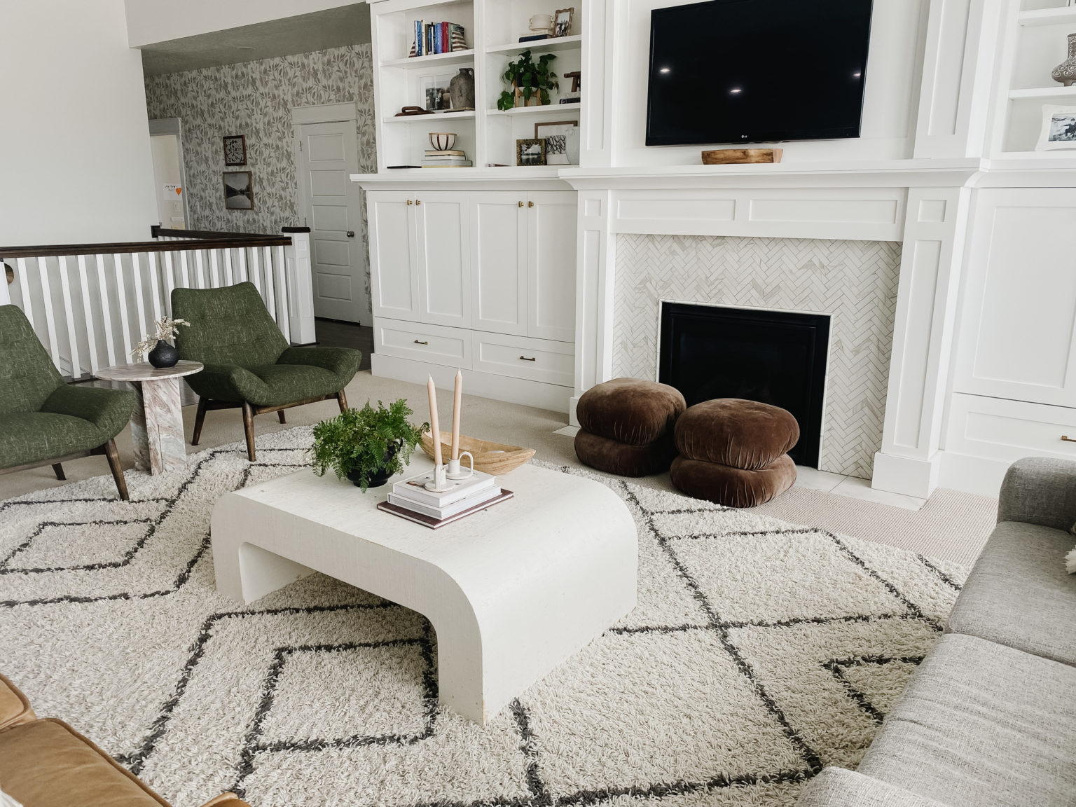 Small Ottomans: 5 different ways to use them around your home