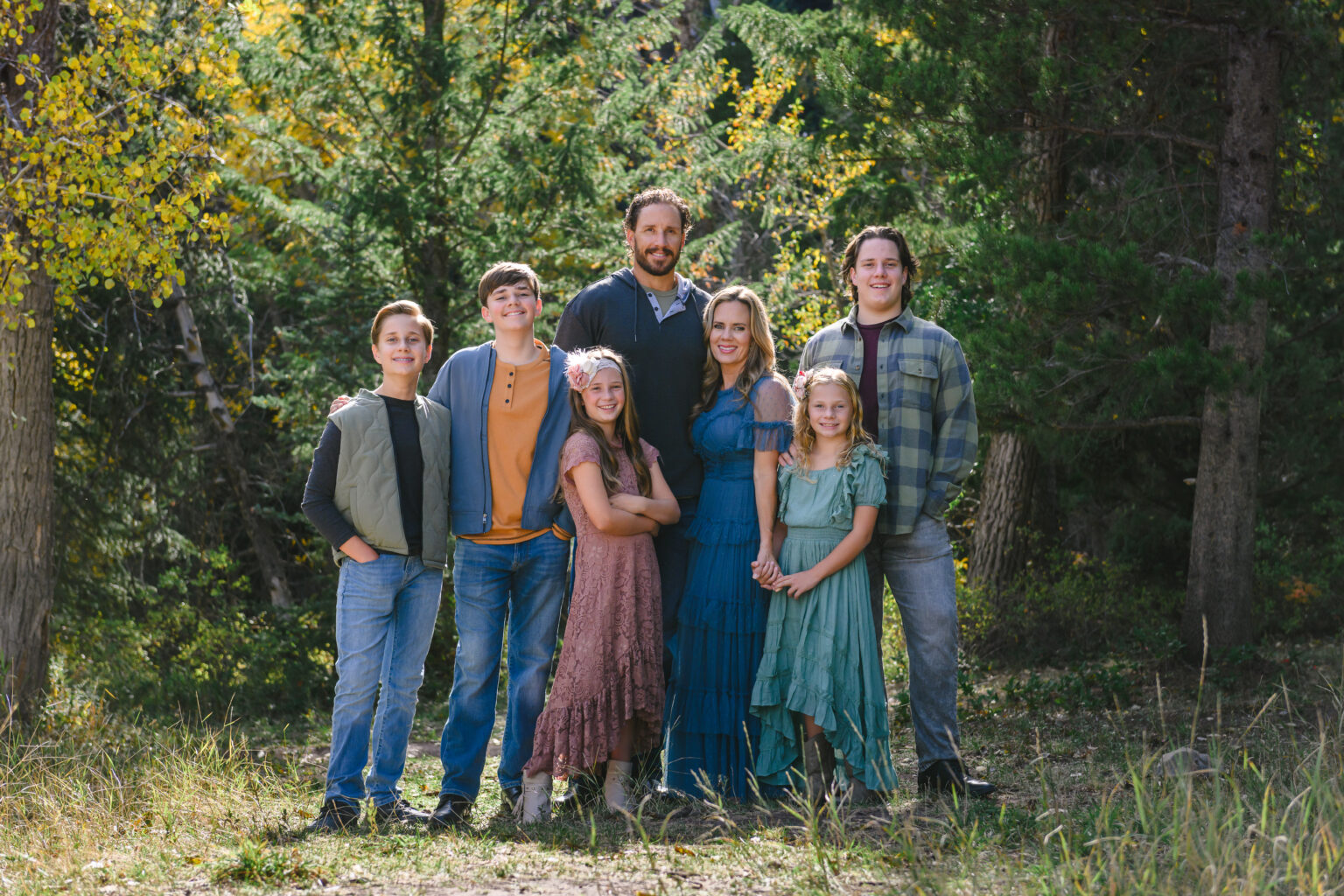 Fall Photo Guide: How to pose for natural looking family pictures