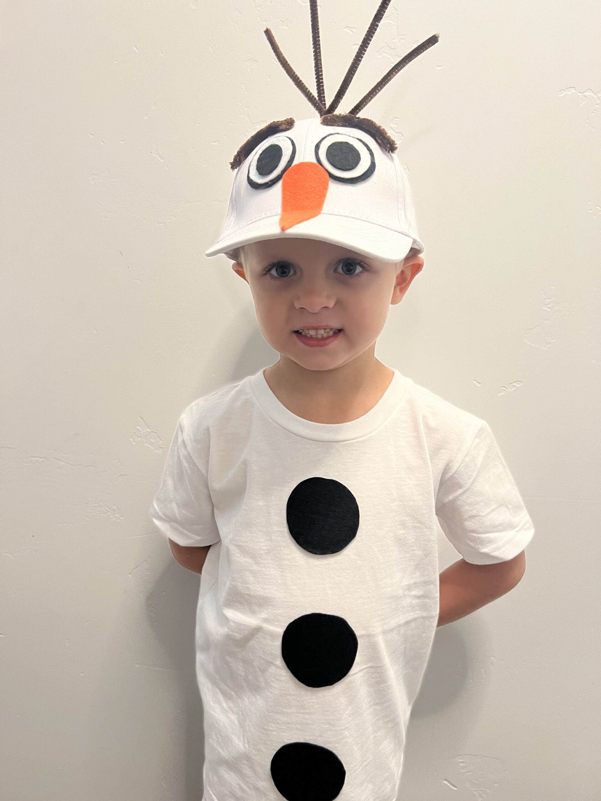 Grab a t-shirt for these DIY costumes! Here are 4 ideas using this ...