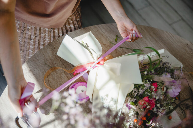 Valentine's flowers for everyone! How to approach this classic gift for ...