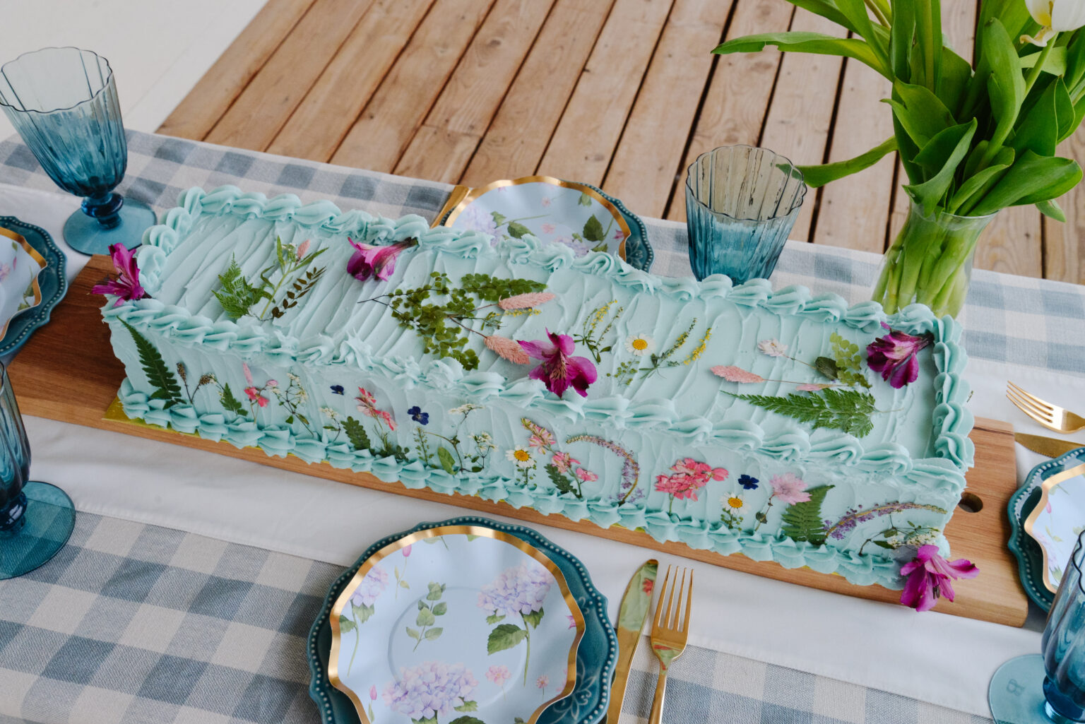 Make your cake the table runner! Here's how to make this larger-than ...