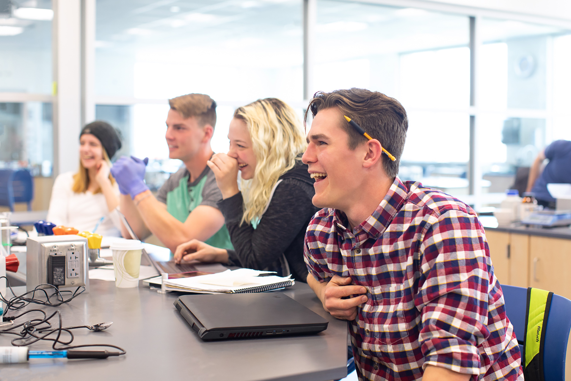 A higher education IS worth it! Here's why going to college is so ...