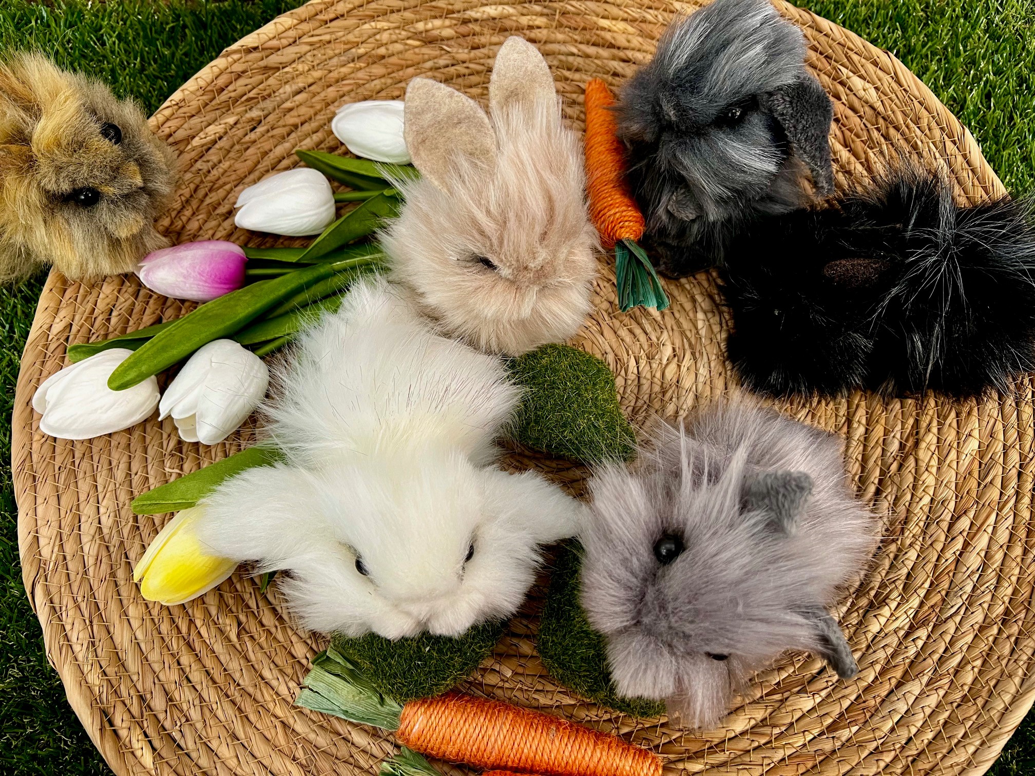 Create your own little fluffle of bunnies! Here's the specific pom pom ...