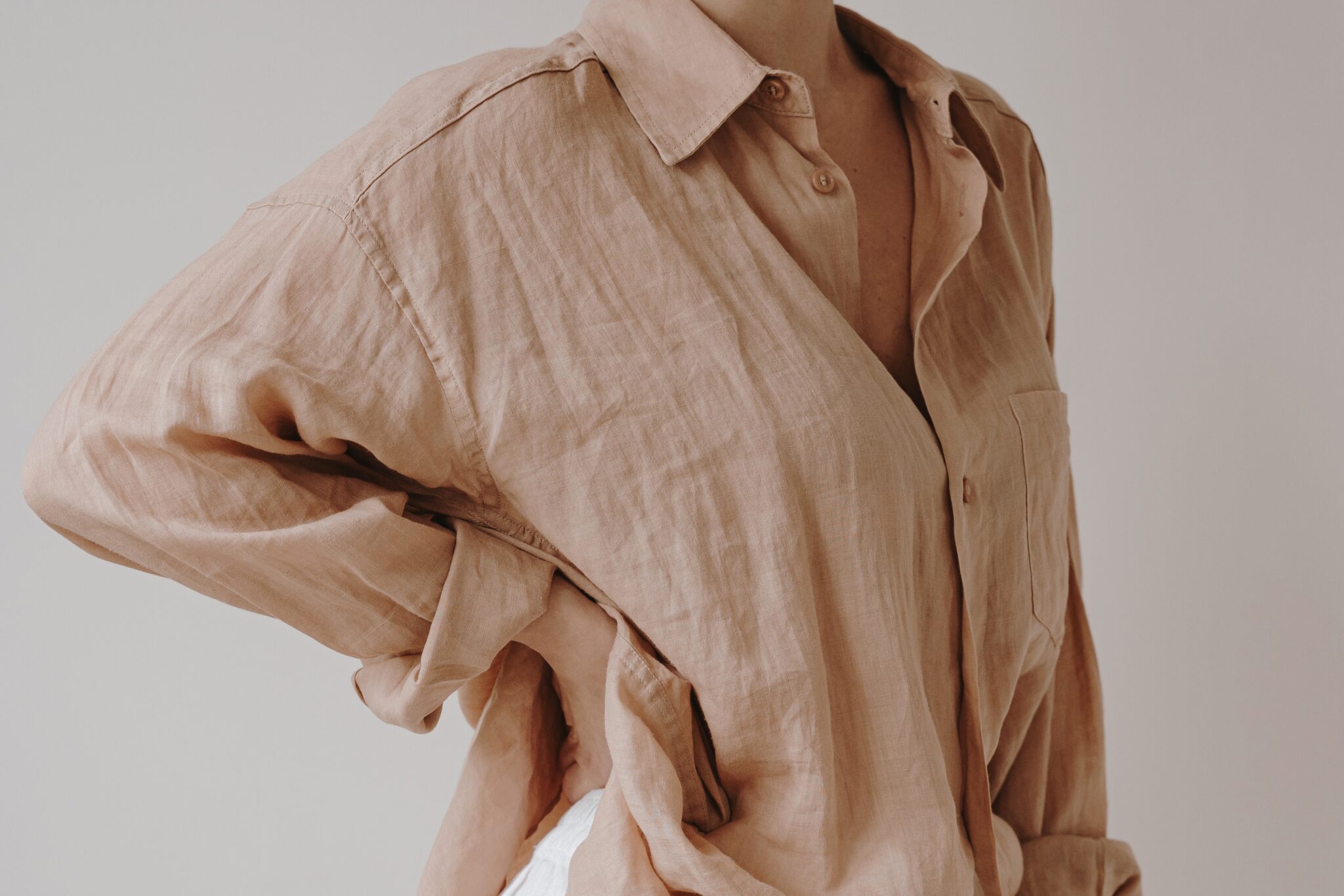 The oversized button down is IN! Here are 5 simple ways to style it