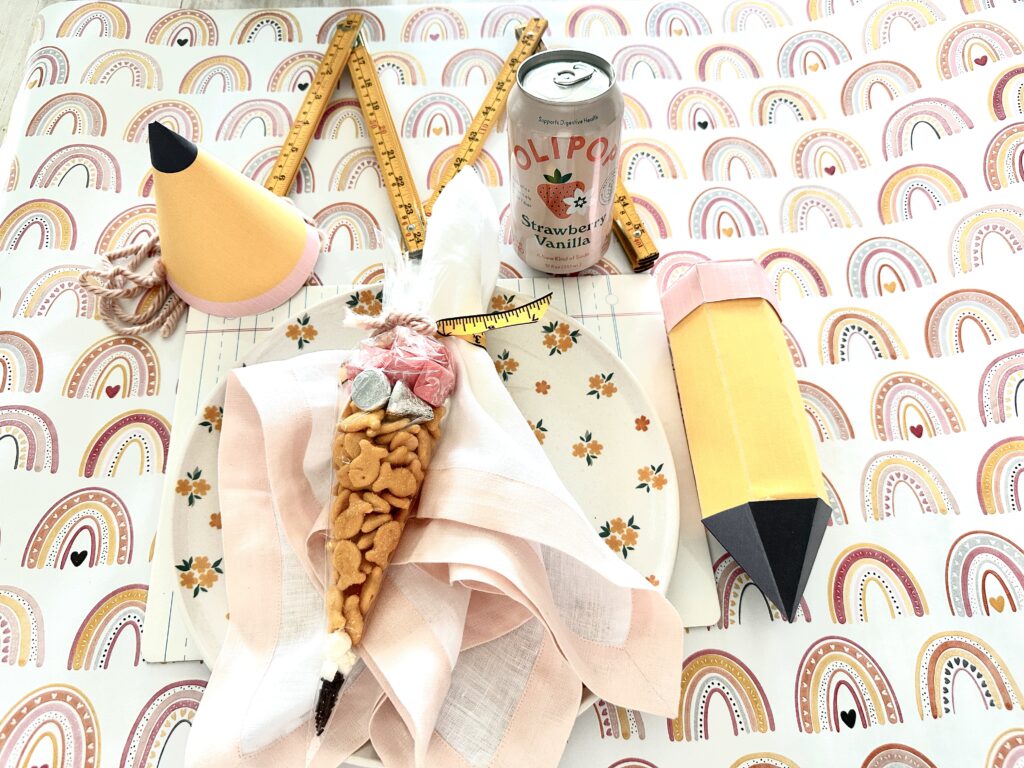 This pencil treat bag is super easy to make! Cute details for a back-to ...