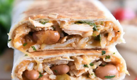 Use up the leftovers! These crispy chicken wraps are the easiest ...